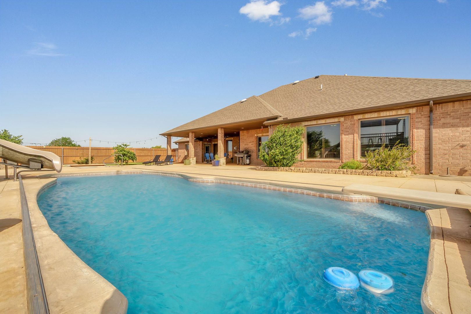 Ranchland in Lone Wolf, OK - Gorgeous Home on 275 Acres | UCRP