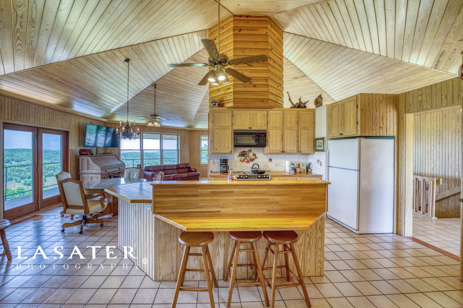 1,634-Acre Ranch in Ozarks - Breathtaking Mountain Retreat | UCRP