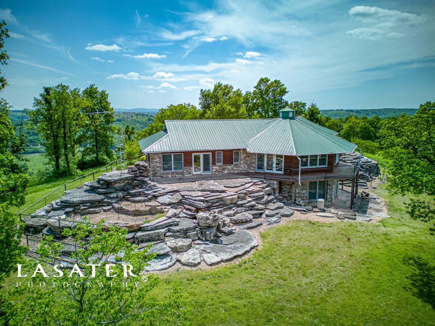 1,634-Acre Ranch in Ozarks - Breathtaking Mountain Retreat | UCRP